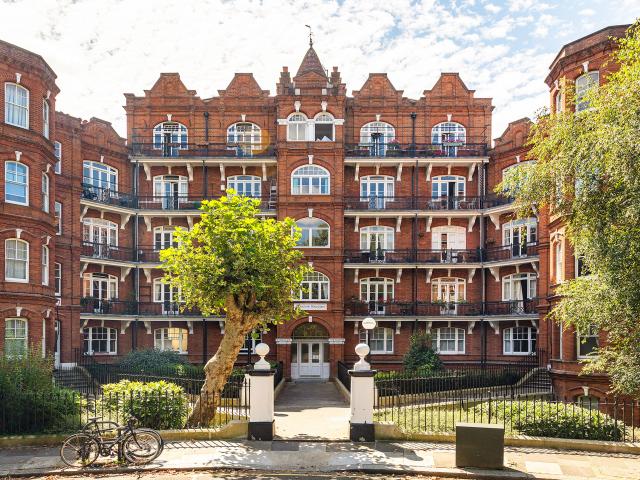 3 Bedrooms Flat for Rent in Queens Club Gardens | Foxtons