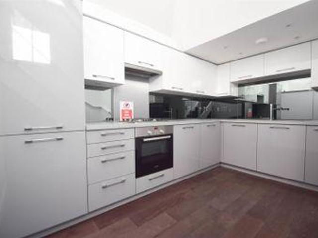 3 Bedrooms Flat for rent in Queens Drive, London N4