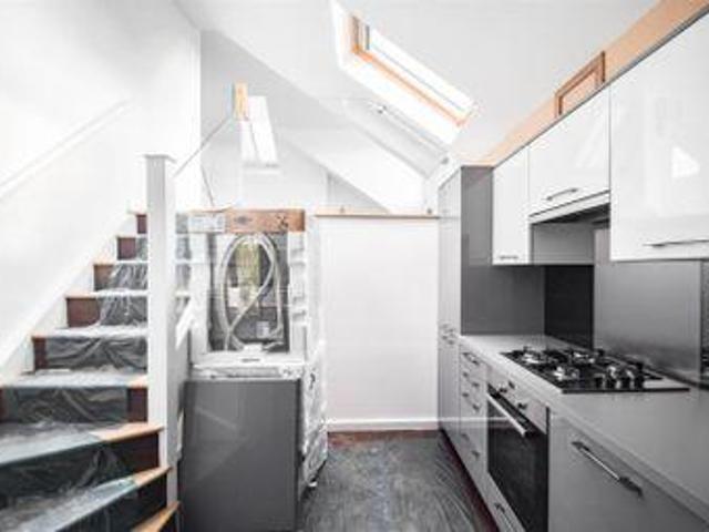 3 Bedrooms Flat for rent in Queens Drive, London N4