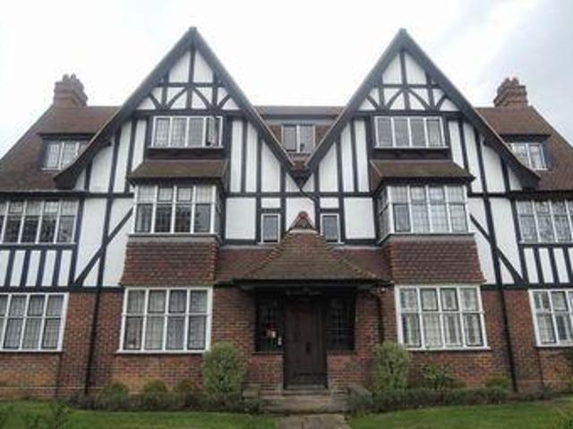 3 Bedrooms Flat for rent in Queens Drive, West Acton W3