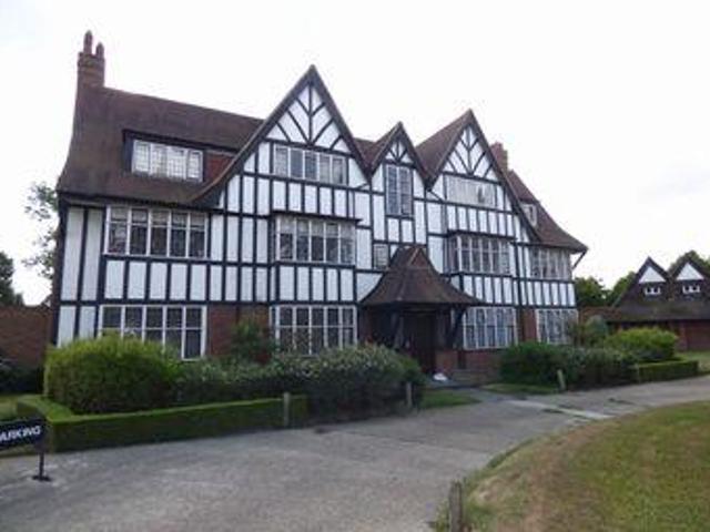 3 Bedrooms Flat for rent in Queens Drive, West Acton W3
