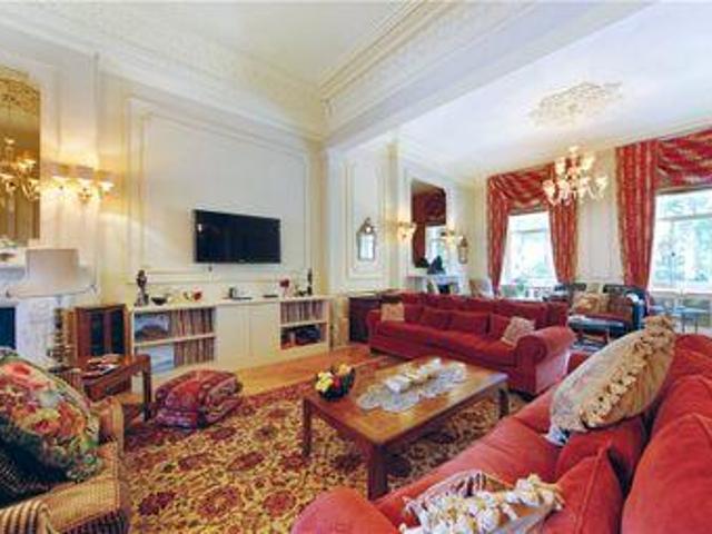 3 Bedrooms Flat for rent in Queens Gate Gardens, South Kensington, London SW7