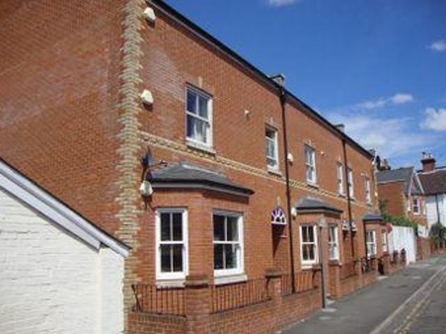 3 Bedrooms Flat for rent in Queens Road, Guildford GU1