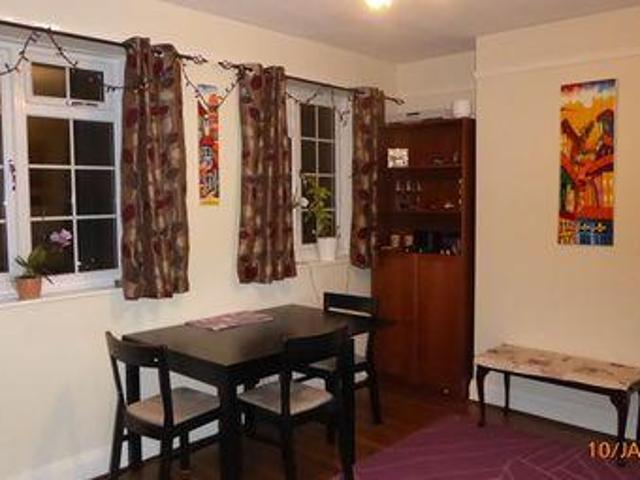 3 Bedrooms Flat for rent in Queens Road, London NW4