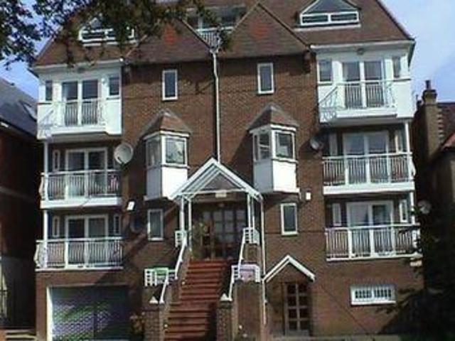 3 Bedrooms Flat for rent in Queens Road London, Hendon NW4