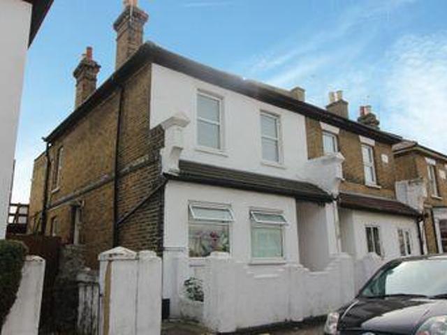 3 Bedrooms Flat for rent in Queens Road, Southend On Sea SS1