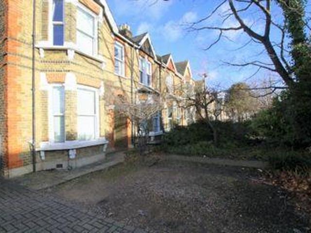3 Bedrooms Flat for rent in Queens Road, Wimbledon SW19