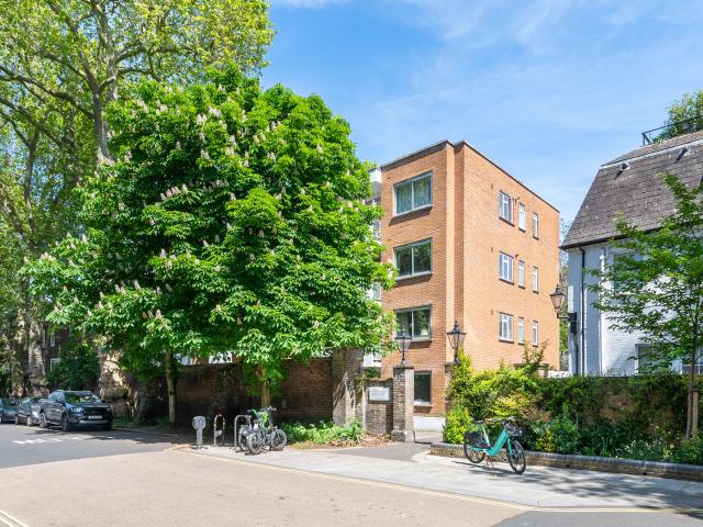 3 Bedrooms Flat for Rent in Queensborough Mew | Foxtons