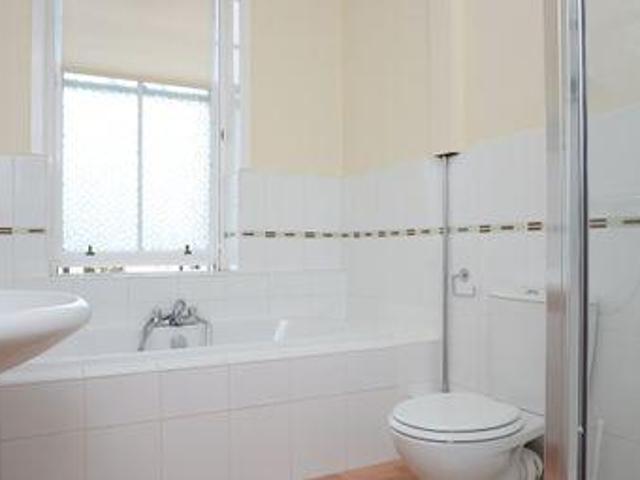 3 Bedrooms Flat for rent in Queensferry Road, Ferry Road, Edinburgh EH4
