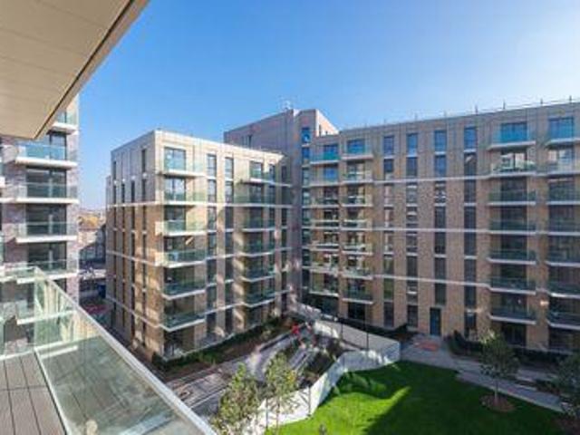 3 Bedrooms Flat for rent in Queenshurst Square, Kingston KT2