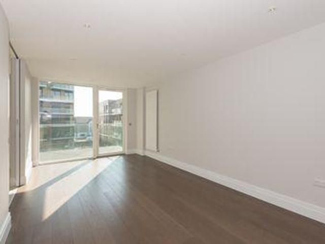 3 Bedrooms Flat for rent in Queenshurst Square, Kingston Upon Thames KT2