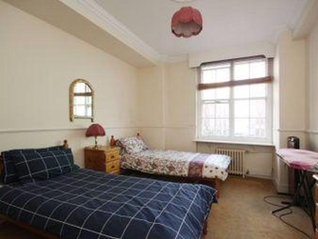 3 Bedrooms Flat for rent in Queensway, Queensway W2
