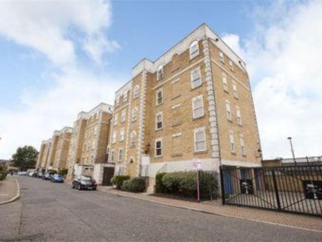 3 Bedrooms Flat for rent in Rotherhithe Street, London SE16