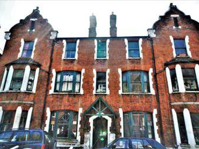 3 Bedrooms Flat for rent in Rowhill Road, London E5