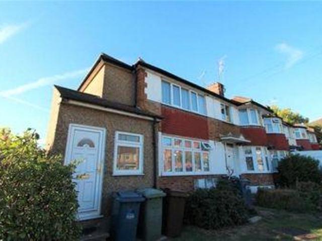 3 Bedrooms Flat for rent in Roxeth Green Avenue, Harrow, Middlesex HA2