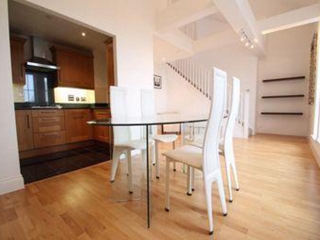 3 Bedrooms Flat for rent in Royal Drive, London N11