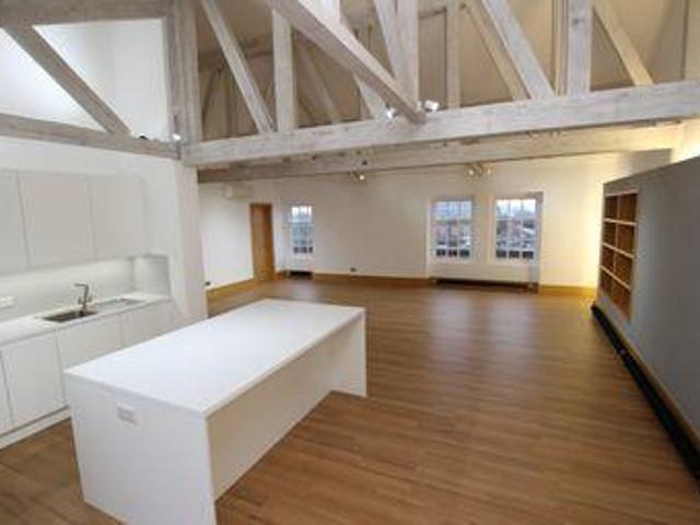 3 Bedrooms Flat for rent in Royal Standard House, Standard Hill, Nottingham NG1