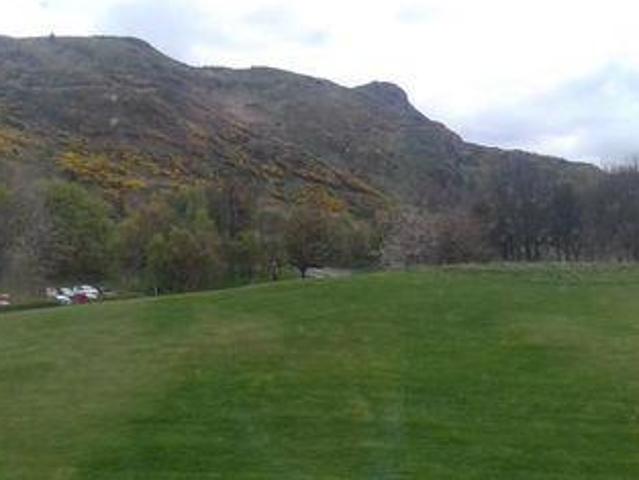 3 Bedrooms Flat for rent in Royal Park Terrace, Edinburgh EH8