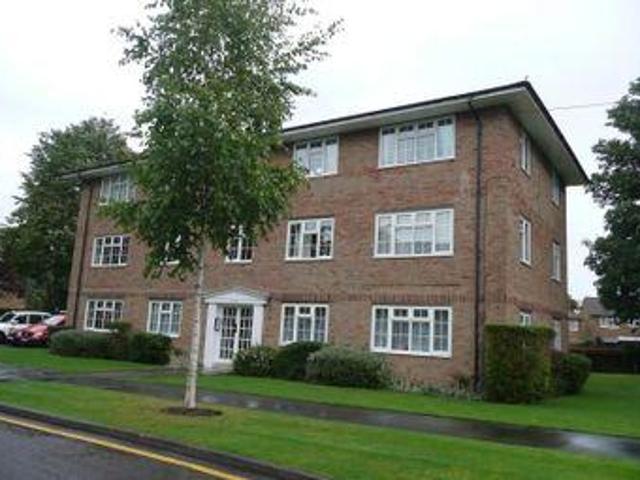 3 Bedrooms Flat for rent in Robin Hood Lane, Sutton SM1