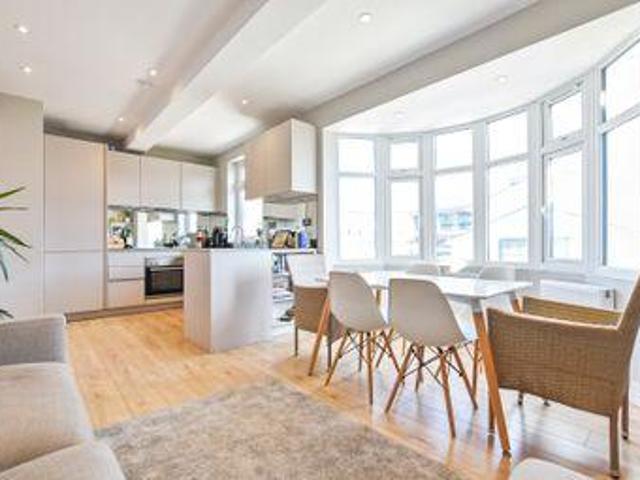 3 Bedrooms Flat for rent in Robson Avenue, London NW10