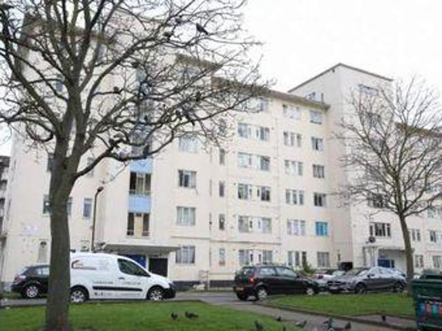 3 Bedrooms Flat for rent in Rodgers House, London SW4