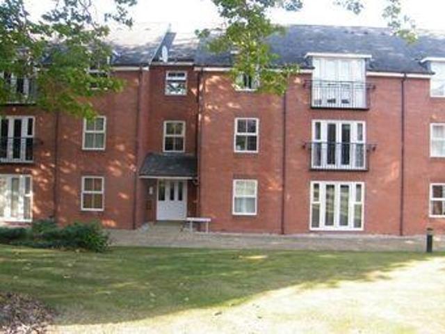 3 Bedrooms Flat for rent in Romani Close, Warwick CV34