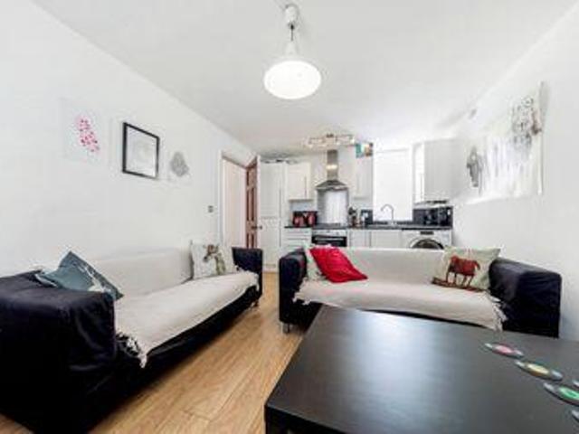 3 Bedrooms Flat for rent in Romola Road, Tulse Hill, London SE24