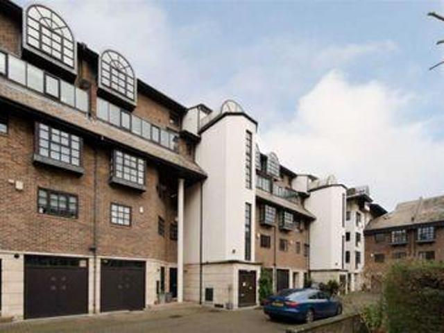 3 Bedrooms Flat for rent in Rope Street, London SE16