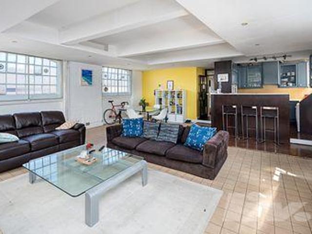 3 Bedrooms Flat for rent in Rosemont Road, West Hampstead NW3