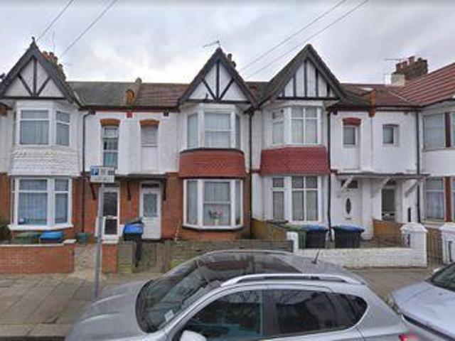 3 Bedrooms Flat for rent in Rosebank Avenue, Wembley HA0