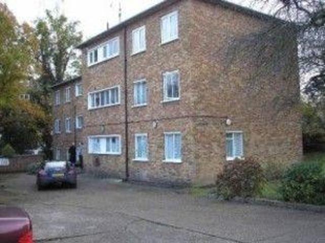 3 Bedrooms Flat for rent in Rosewood House, Great North Way, Hendon NW4