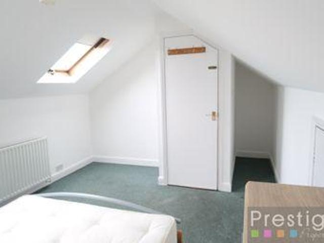 3 Bedrooms Flat for rent in Roslyn Road, London N15