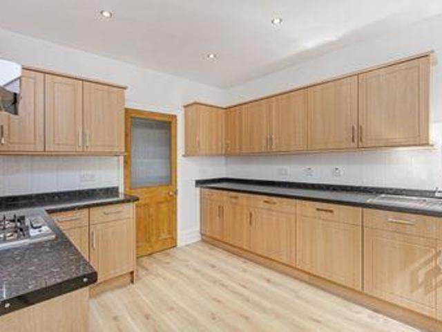 3 Bedrooms Flat for rent in Rostrevor Road, London SW6