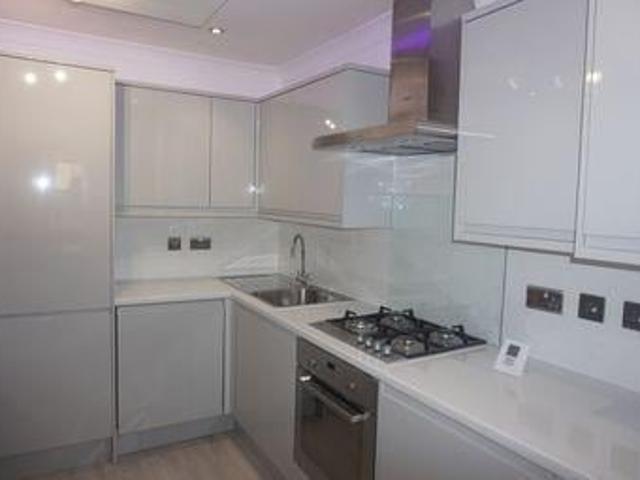 3 Bedrooms Flat for rent in Raven Row, London E1