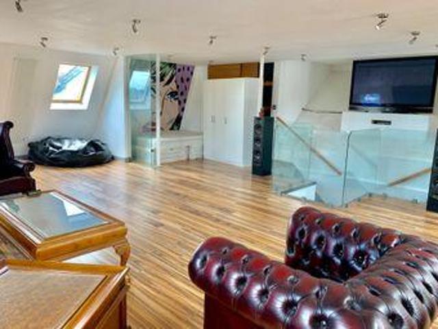 3 Bedrooms Flat for rent in Regent Park, Finchley Central N3