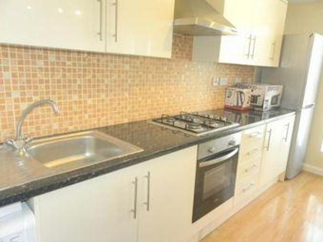 3 Bedrooms Flat for rent in Regent Terrace, Rita Road, London SW8