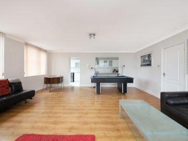 3 Bedrooms Flat for rent in Regents Canal House, 626 Commercial Road, London E14