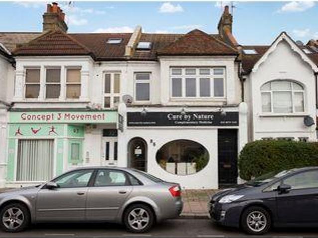 3 Bedrooms Flat for rent in Replingham Road, Wandsworth, London SW18