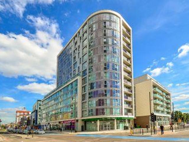 3 Bedrooms Flat for rent in Rick Roberts Way, Stratford E15