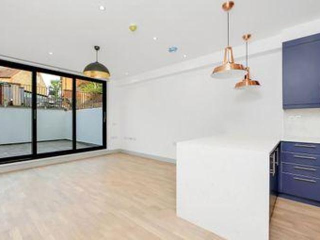 3 Bedrooms Flat for rent in Ripley Villas, Castlebar Road, London W5