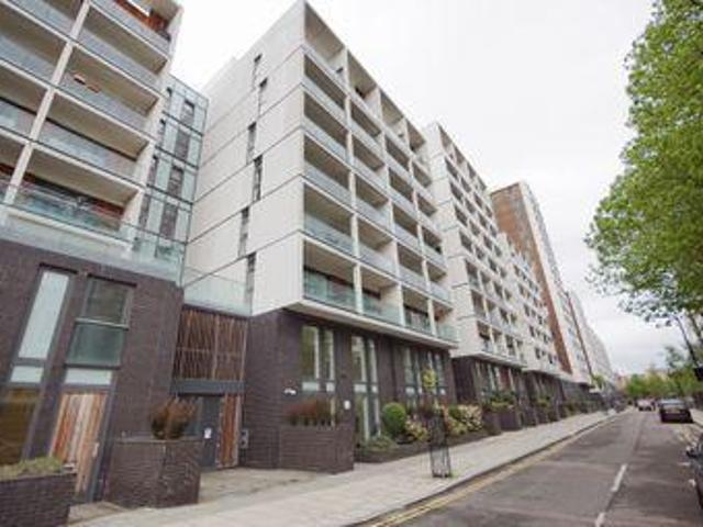 3 Bedrooms Flat for rent in Ruffin House, Roseberry Place, London E8