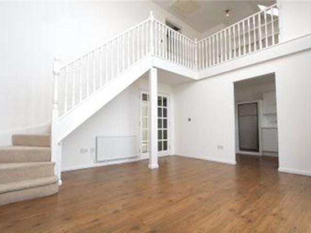 3 Bedrooms Flat for rent in Russell Quay, West Street, Gravesend, Kent DA11