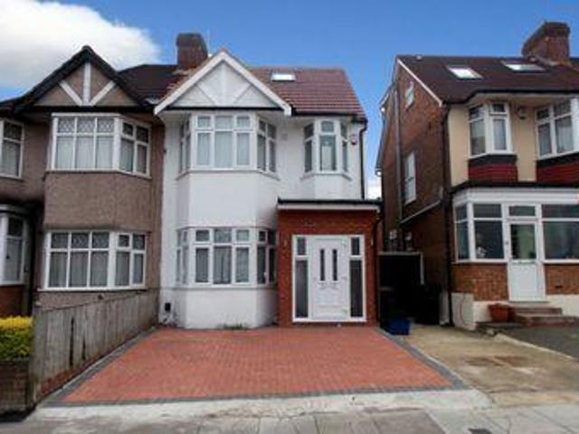 3 Bedrooms Flat for rent in Woodfield Avenue, London NW9