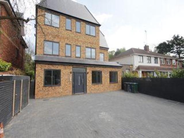 3 Bedrooms Flat for rent in Woodgrange Road, Woodside Park, London N12