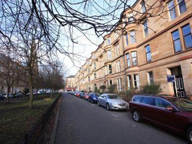 3 Bedrooms Flat for rent in Woodlands Drive, Glasgow G4