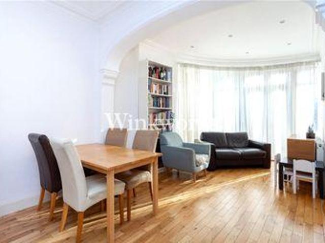 3 Bedrooms Flat for rent in Woodstock Avenue, London NW11