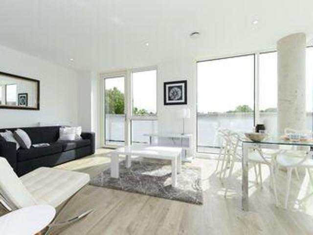 3 Bedrooms Flat for rent in Woods Road, Peckham SE15
