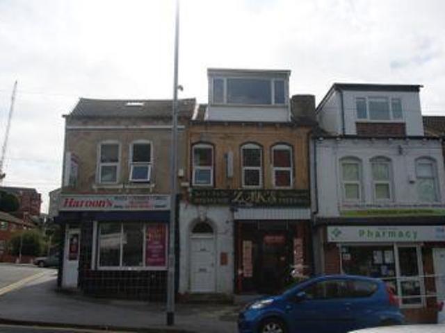 3 Bedrooms Flat for rent in Woodsley Road, Hyde Park, Leeds LS3