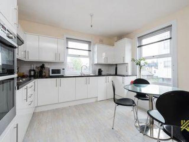 3 Bedrooms Flat for rent in Woolwich Road, London SE10