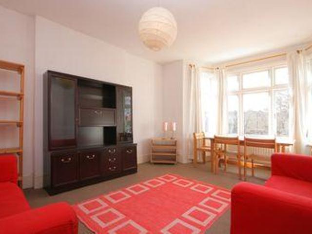 3 Bedrooms Flat for rent in Wormholt Road, London W12
